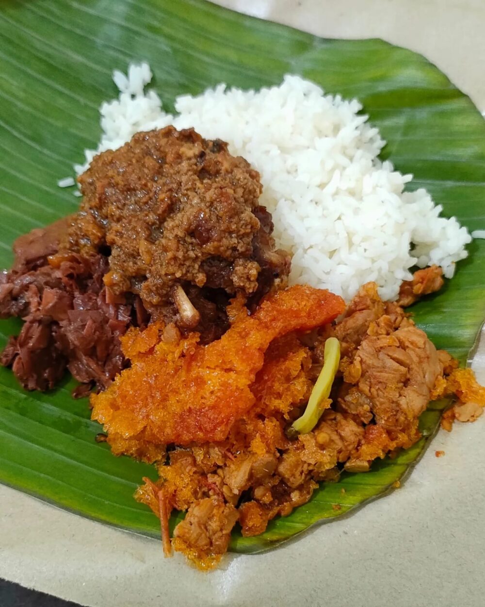 ジョグジャカルタ郷土料理 | グドゥッ Gudeg | Bagus Bintang Tour & Travel